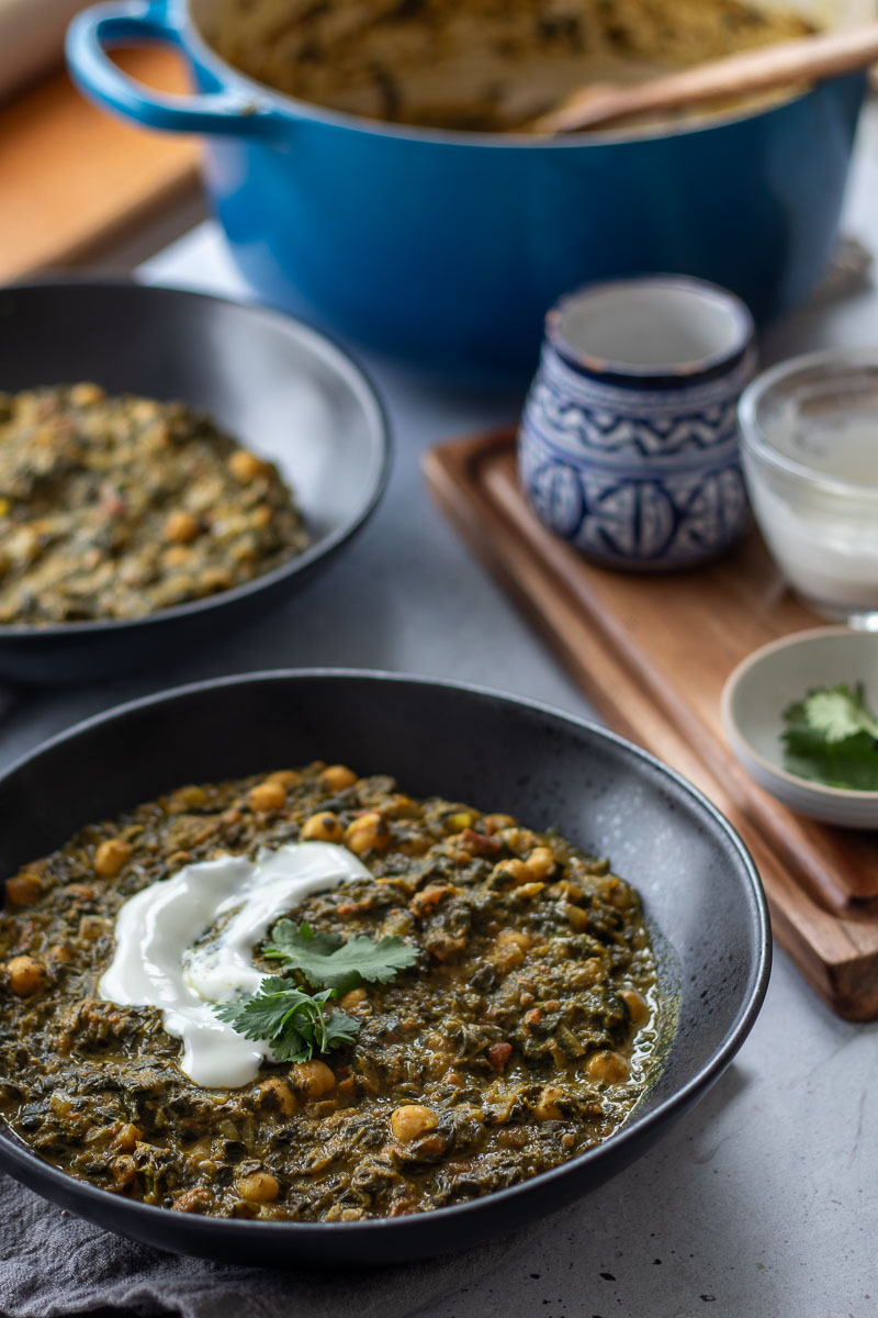 Chana Saag (Creamy Curried Chickpeas and Spinach) - Soup & Sammie